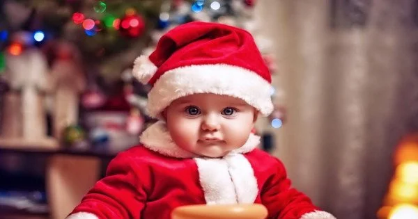 Cute Christmas Baby Tips For Baby's First Christmas Photos | Boston